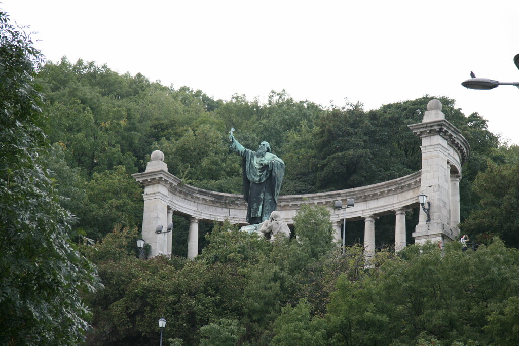 Park, sokak heykeli Statue of St. Gellért, Budapeşte, foto