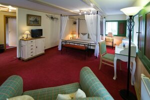 Romantik Hotel Zum Lindengarten (Saxony, Görlitz, Großschönauer Straße, 21), otel  Saksonya'dan