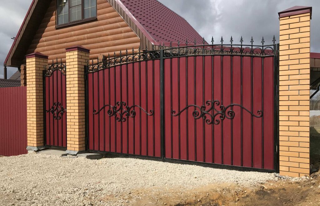 Çitler, parmaklıklar Stroim, Himki, foto