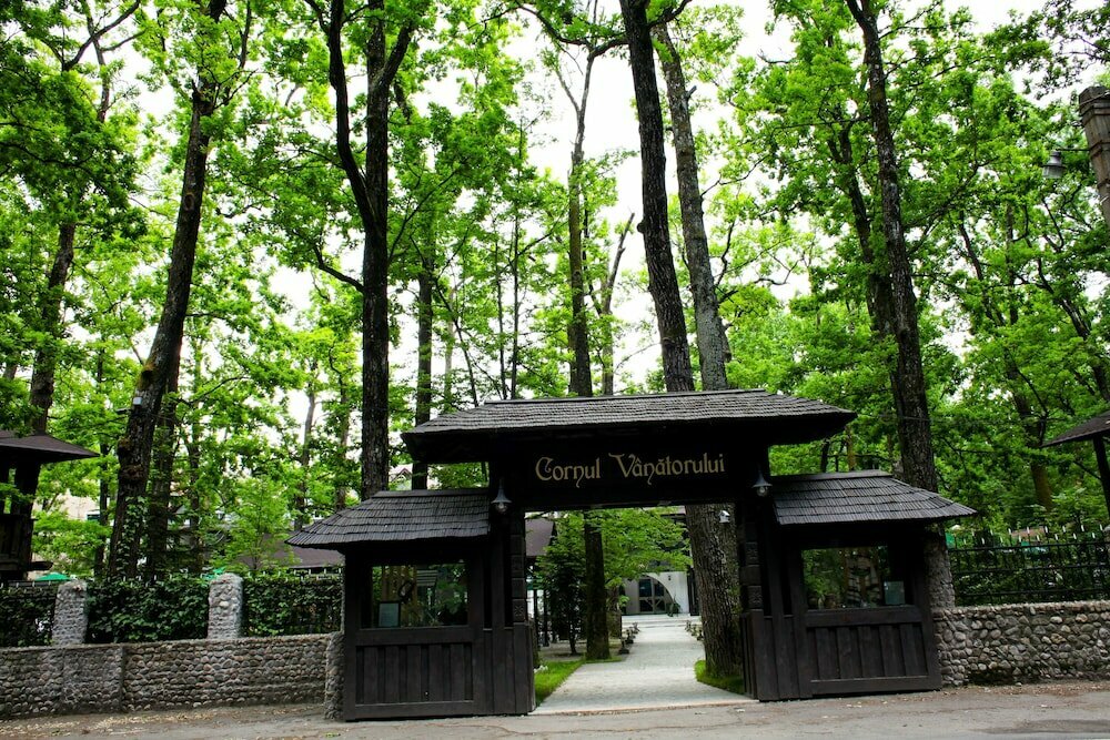 Otel Complex Turistic Cornul Vanatorului, Piteşti, foto