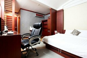 Luxury Hotel Osan (Gyeonggi Province, Osan), otel  Osan'dan
