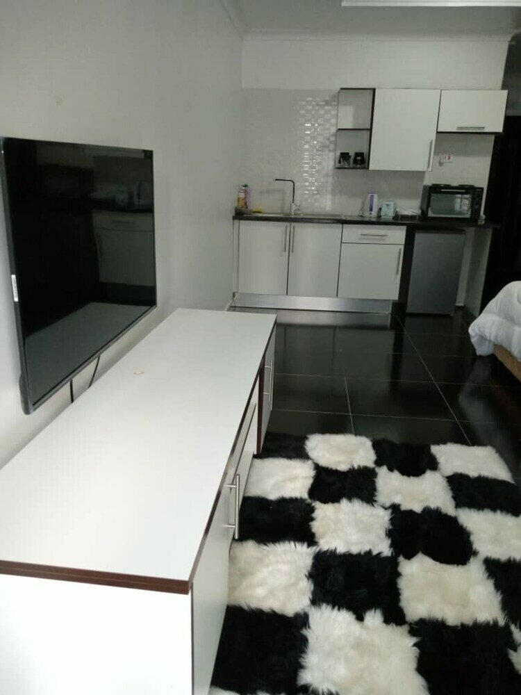 Otel Fully Furnished Exclusive Studio, Lusaka, foto