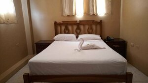 Hotel Dorado (Guayas, Guayaquil, Patrimonial Cemetery Of The Charity Board Of Guayaquil), otel  Guayaquil'den