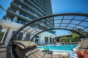 Stunning 1 Bedroom Bay Front Apt w Breathless View Miami 1909a (Florida, Broward County, Hallandale Beach, East Hallandale Beach Boulevard), otel  Hallandale Beach'ten
