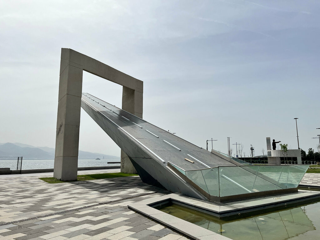 Anıt, heykel İnsan Hakları Anıtı, İzmir, foto