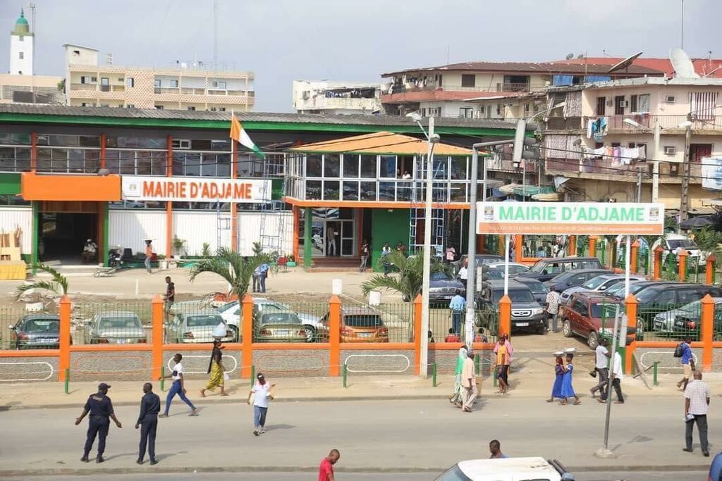 Belediyeler, devlet daireleri Adjamé, Abican, foto