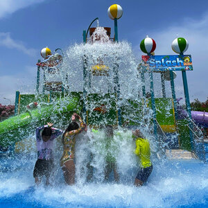 La Granja Villa (Distrital Chorrillos, Avenida Alameda del Premio Real, 397), lunapark  Lima'dan