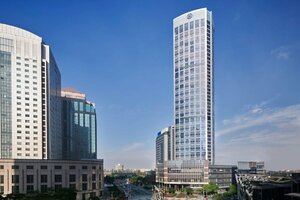Sheraton Shanghai Waigaoqiao Hotel (Shanghai, Jilong Road 28), otel  Şanghay'dan