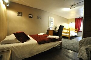 Auberge de la paix (Rue Porte Méane No:3, Briançon), otel  Briançon'dan