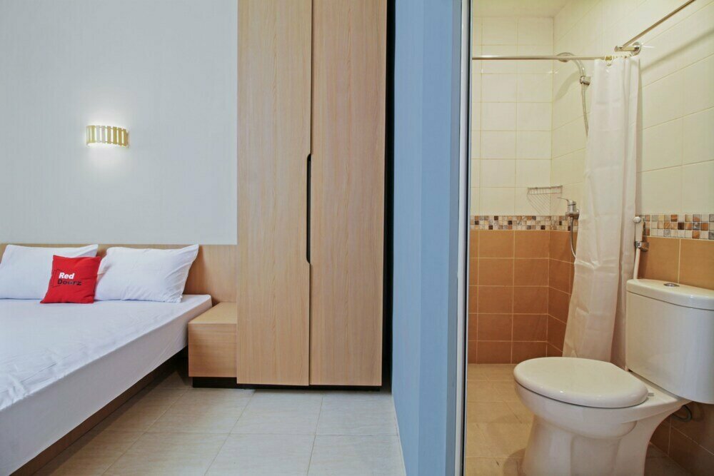 Otel RedDoorz @ Raya Kelapa Dua, Cakarta, foto