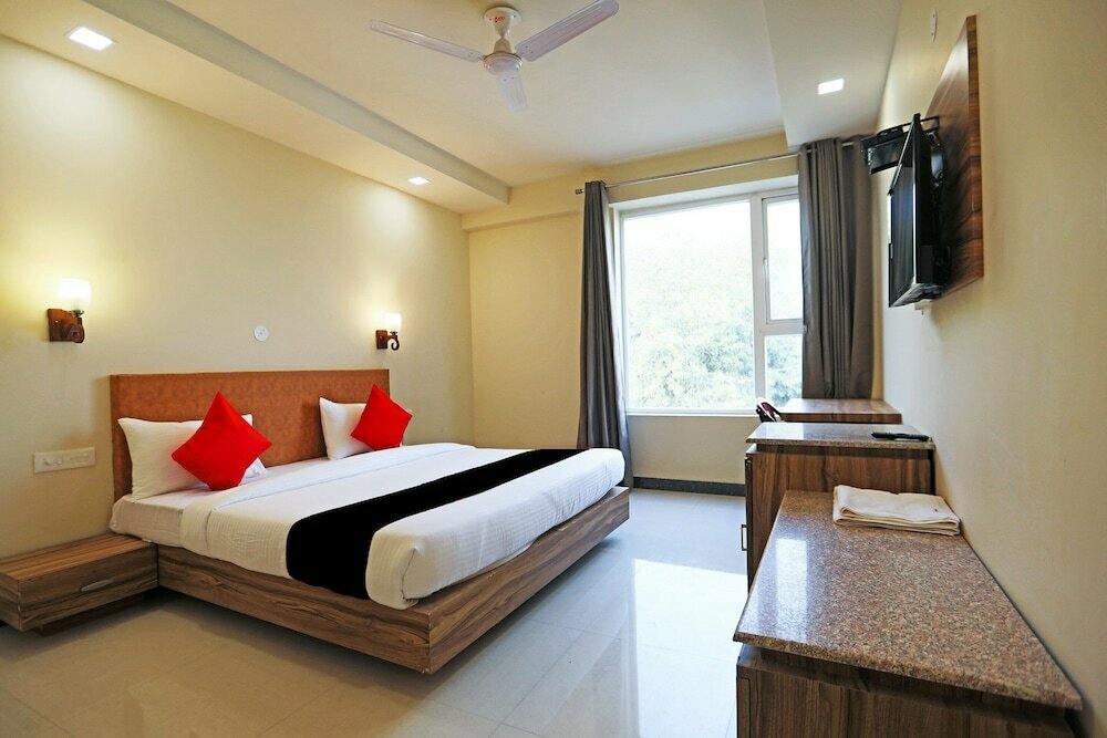 Otel Oyo 8526 Sd Royal Inn, , foto