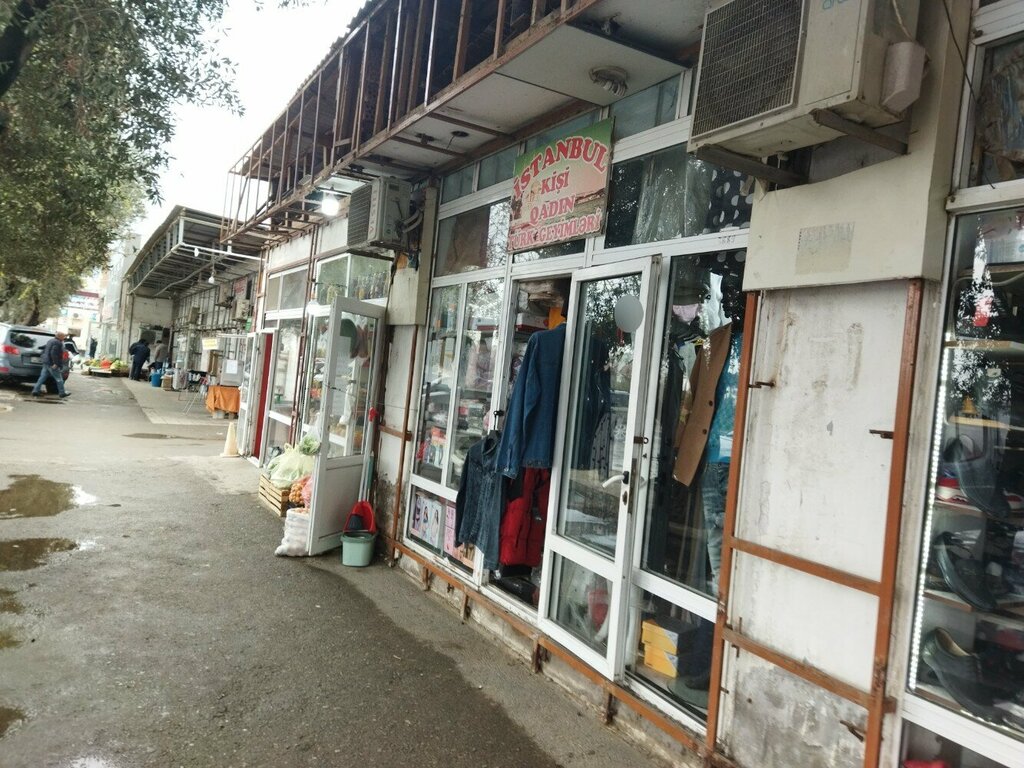 Giyim mağazası Kishi ve qadin geyimleri, Bakü, foto