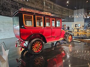 Mercedes-Benz Müzesi (Baden-Württemberg, Stadt Stuttgart), müzeler ve sanat galerileri  Stuttgart'tan