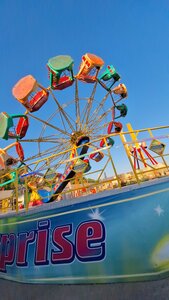 Volshebnyi mir (Republic of Bashkortostan, gorodskoy okrug Ufa, Oktyabrskiy District, park kultury i otdykha Volshebny mir), lunapark  Ufa'dan