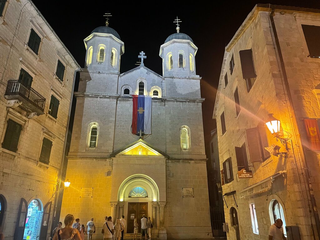 Ortodoks kiliseleri Tserkov V Chest Svyatitelya Nikolaya Chudotvortsa, Kotor, foto