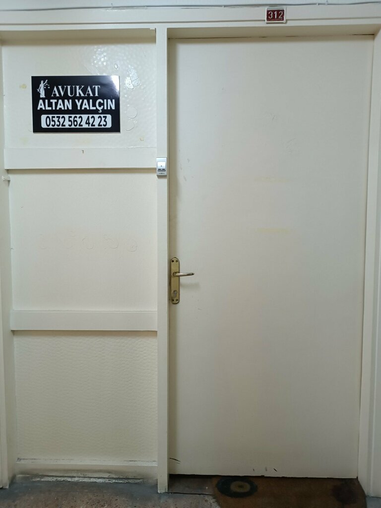 Avukatlar Avukat Altan Yalçın, İzmir, foto