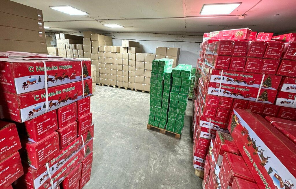 Yapay çam ağaçları ve süsleri Elka Optom, Yekaterinburg, foto
