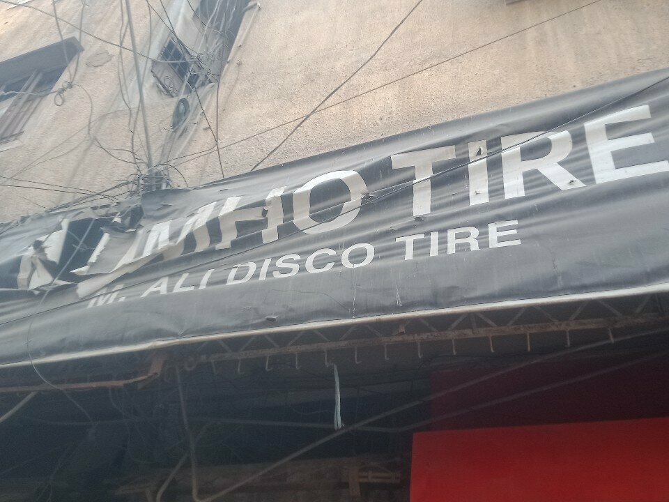 Jant ve lastikçiler Ali disco tyre, Karaçi, foto