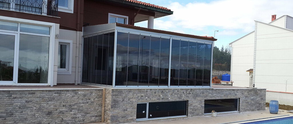 Cam ve cam ürün üreticisi Temiz İş Alüminyum, İstanbul, foto