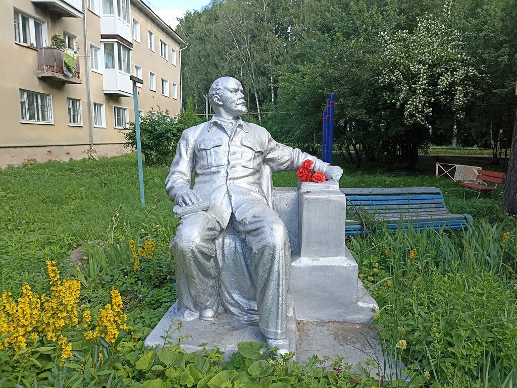 Anıt, heykel В.И. Ленин, Rodniki, foto