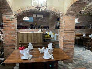 Винный дом Кобулети (Ninoshvili Street No:7, Kobuleti), kafe  Kabuletti'den
