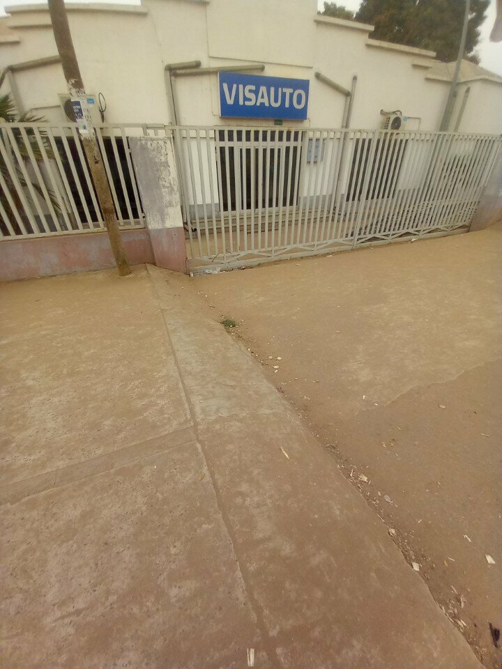 Otomobil servisi Visauto, Loanda, foto