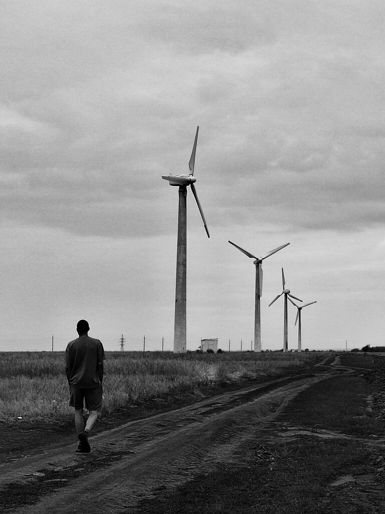 Elektrik santrali Ветряная электростанцияТамар-Уткуль, Orenburgskaya oblastı, foto