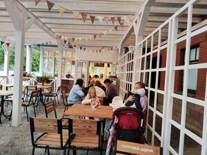 Pirogovyy dvorik (Razvodnaya Street No:7к1), kafe  Peterhof'tan
