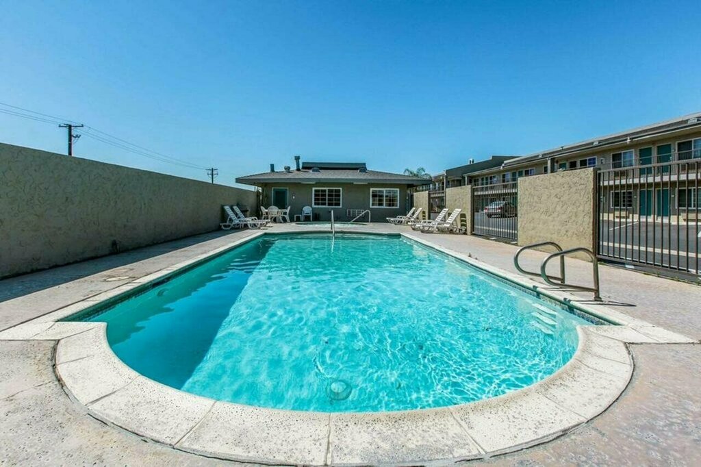 Otel Rodeway Inn Ontario Airport Mills, Ontario, foto