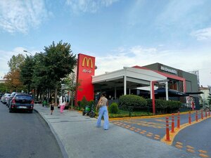 McDonald's (İstanbul, Acıbadem Cad., 128), fast food  İstanbul'dan