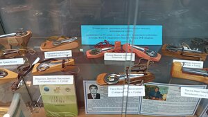 Дом хомуса им. И.Ф. Захарова-Кылыадыы Уус (ulitsa Chernyshevskogo No:12), müzeler ve sanat galerileri  Viluysk'tan