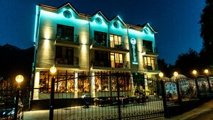 Hills Polyana Hotel & SPA (Urban-Type Settlement of Krasnaya Polyana, Pchelovodov Street, 44/1), hotel  Soçi'den