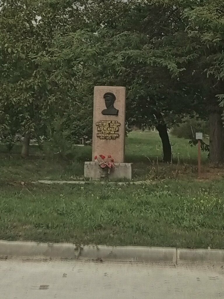 Anıt, heykel Командиру 30-й береговой батареи Г.А. Александеру, Sevastopol, foto