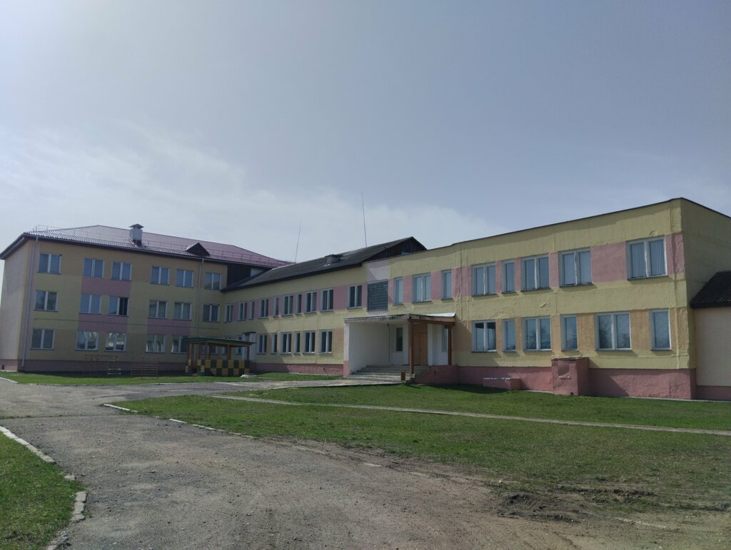 Ortaokul Srednyaya shkola Lyubchanskaya Guo, Grodnenskaya oblastı, foto