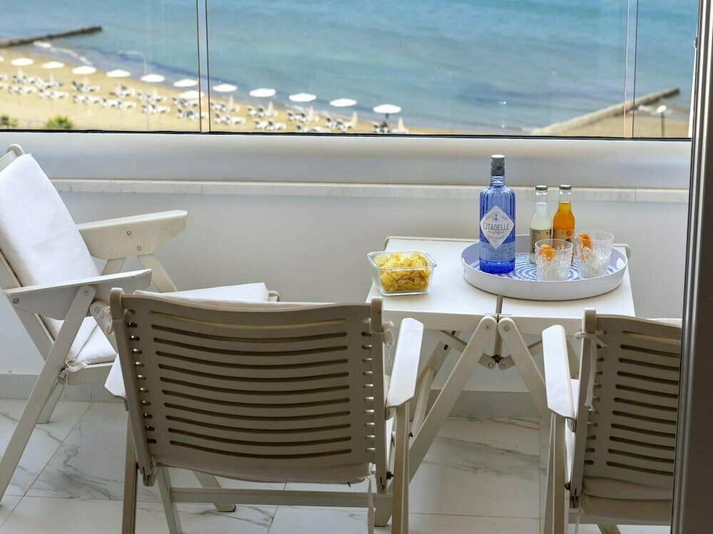 Otel Mackenzie Leo Seafront Suite, Larnaka, foto
