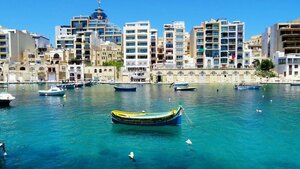 Deluxe Apartment Steps to St George's Bay (Is-Swieqi, Triq Ic-Cink), otel  Dünya'dan
