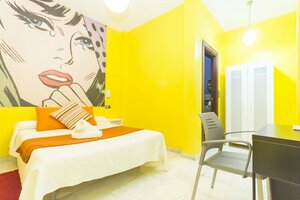 White Nest Hostel (Calle Santísimo San Pedro No:4), otel  Granada'dan
