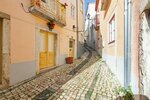 Amazing Studio W Terrace in St George Castle (Beco do Forno do Castelo No:17), otel  Lizbon'dan