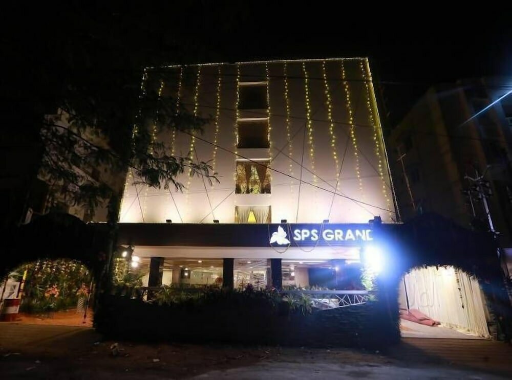 Otel Sps Grand Inn, Koyamutthur, foto