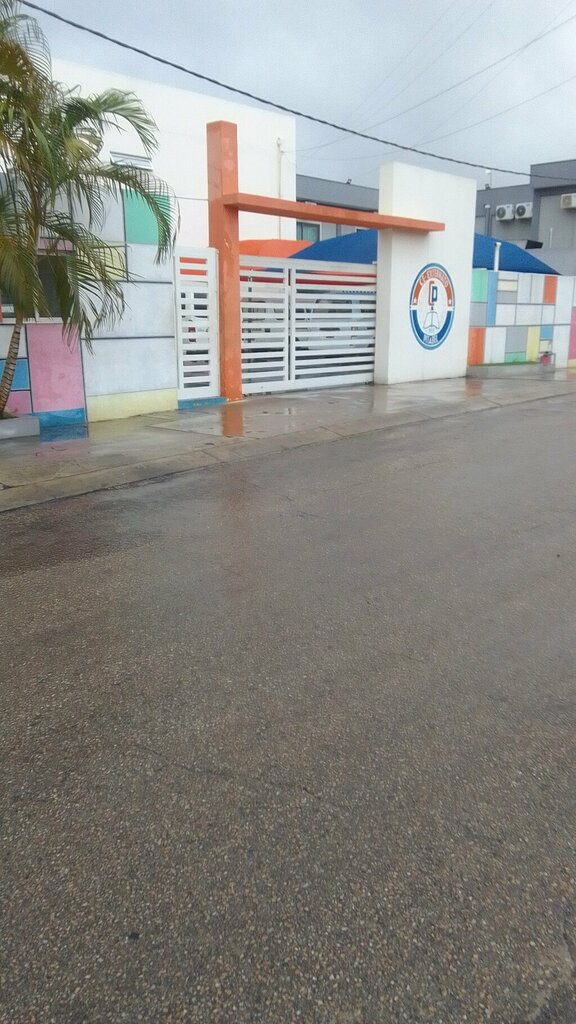 Ortaokul Colegio Pitabel, Loanda, foto
