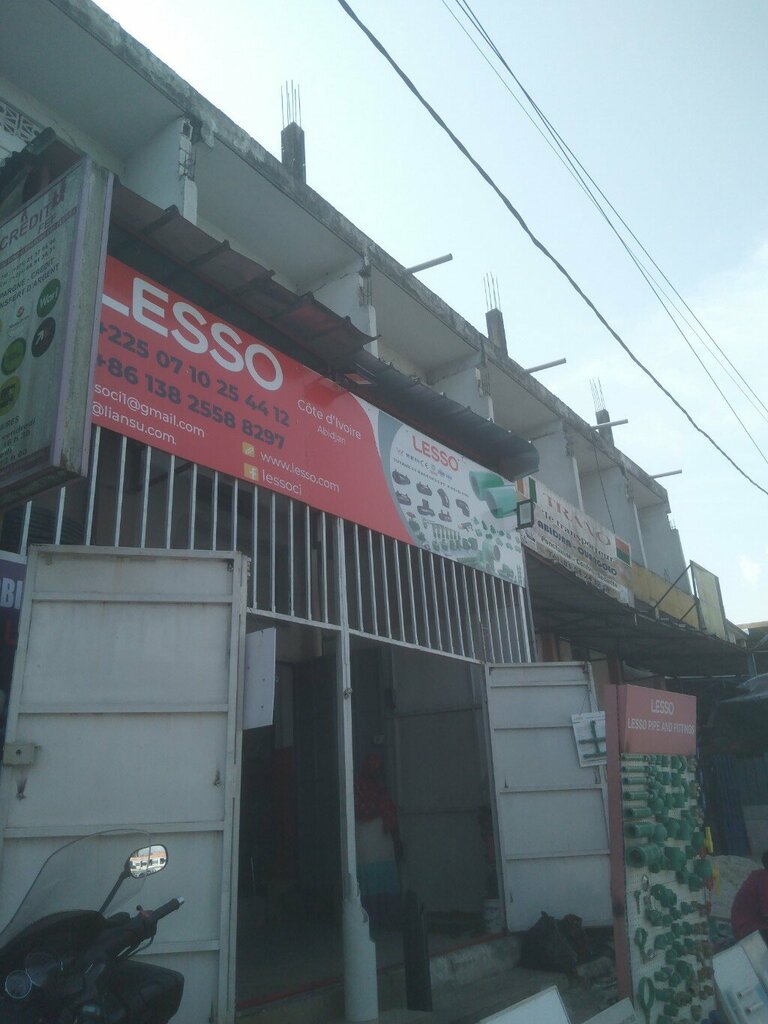 Yapı mağazası Chez Lesso, Abican, foto
