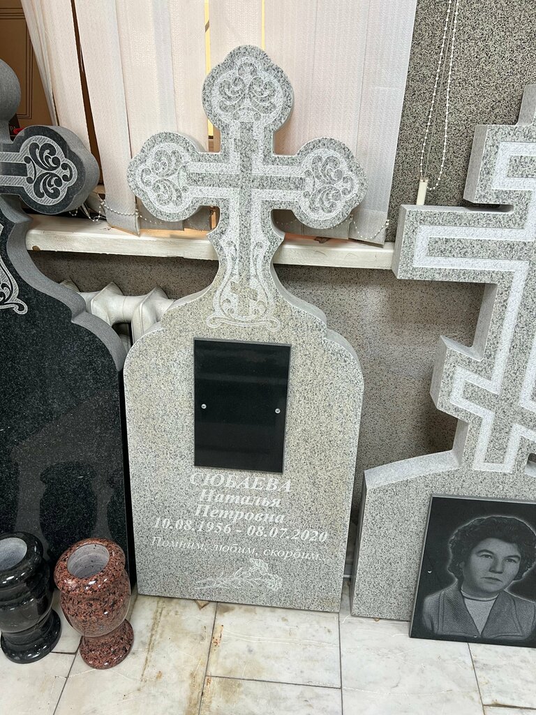 Heykel ve mezarlık taşı üreticileri Памятники, Moskova ve Moskovskaya oblastı, foto