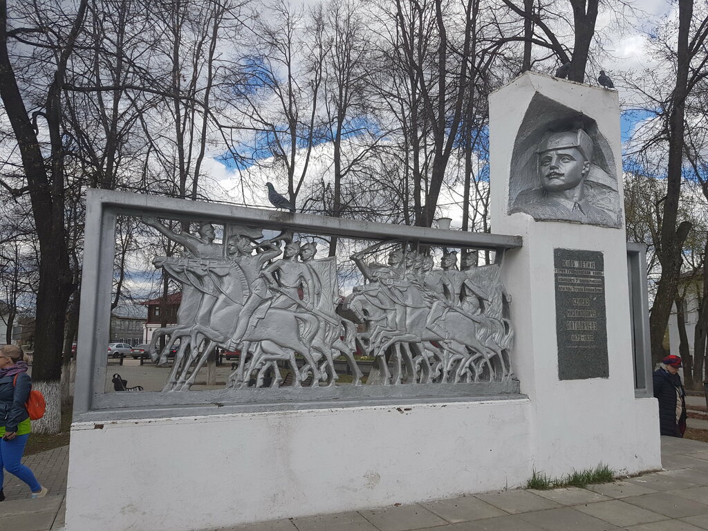 Anıt, heykel Комбриг С.М. Патоличев, Gorohovets, foto