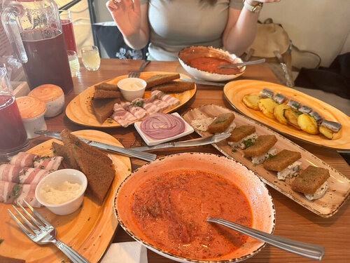 Kafe Seli Da Poeli, Vladimir, foto