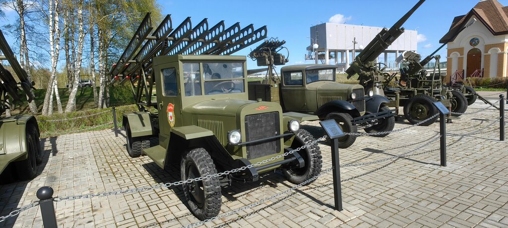 Teknoloji anıtı БМ-13 Катюша на шасси ЗИС-5 образца 1941 года, Desnogorsk, foto