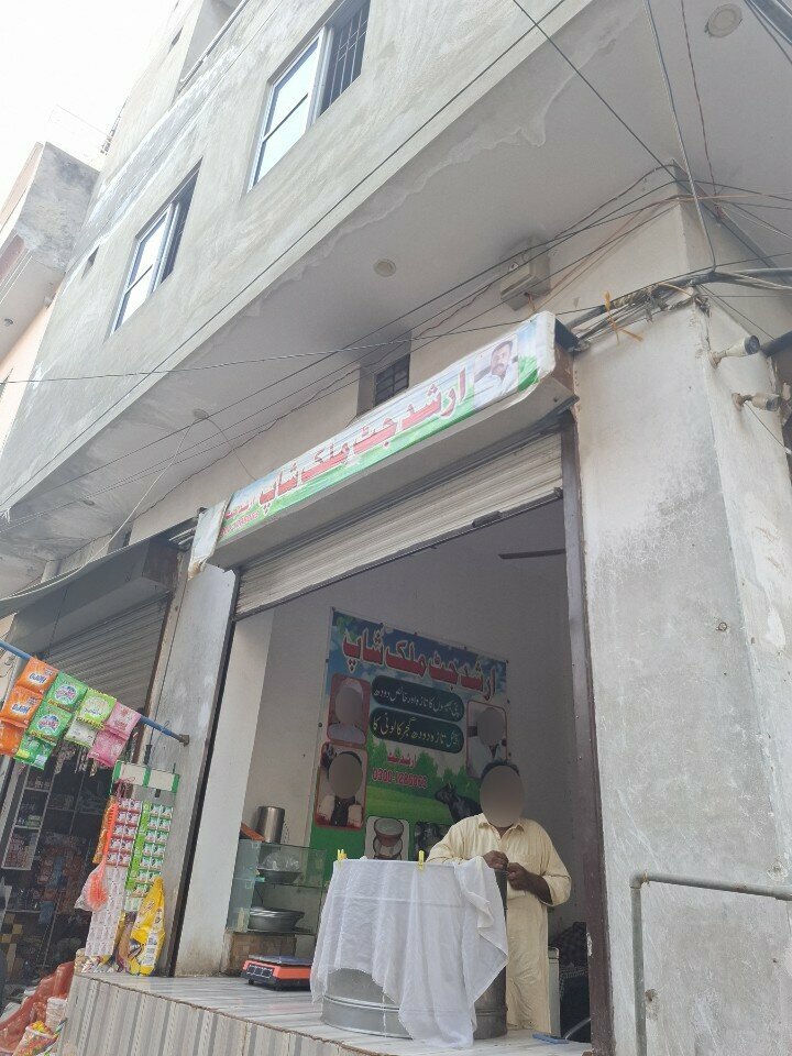 Bebek besleme merkezleri Arshad Jutt milk shop, Lahor, foto
