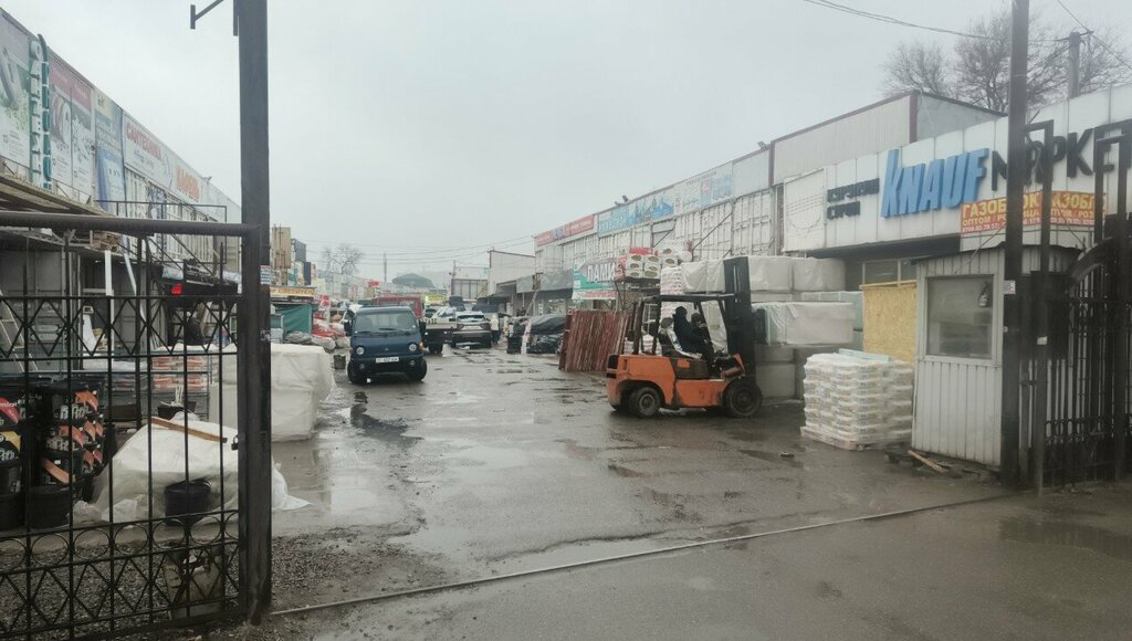 Yapı malzemeleri pazarı Usta, Bişkek, foto