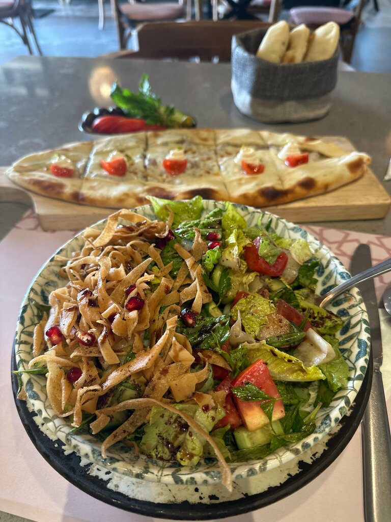 Restoran Al Hamra Street Restaurant, Dubai, foto