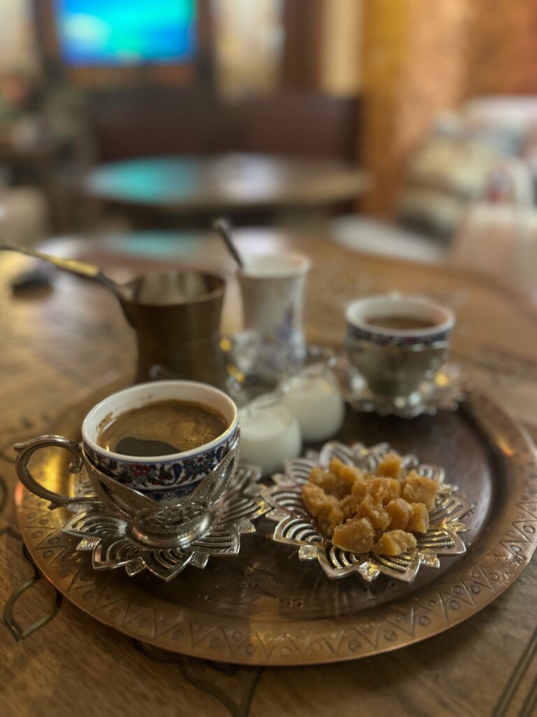 Kahve dükkanları QaveHane, Aluşta, foto