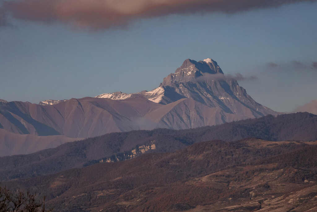 Dağ zirvesi Гора Бурхох 3670 метр, Dzau Bölgesi, foto